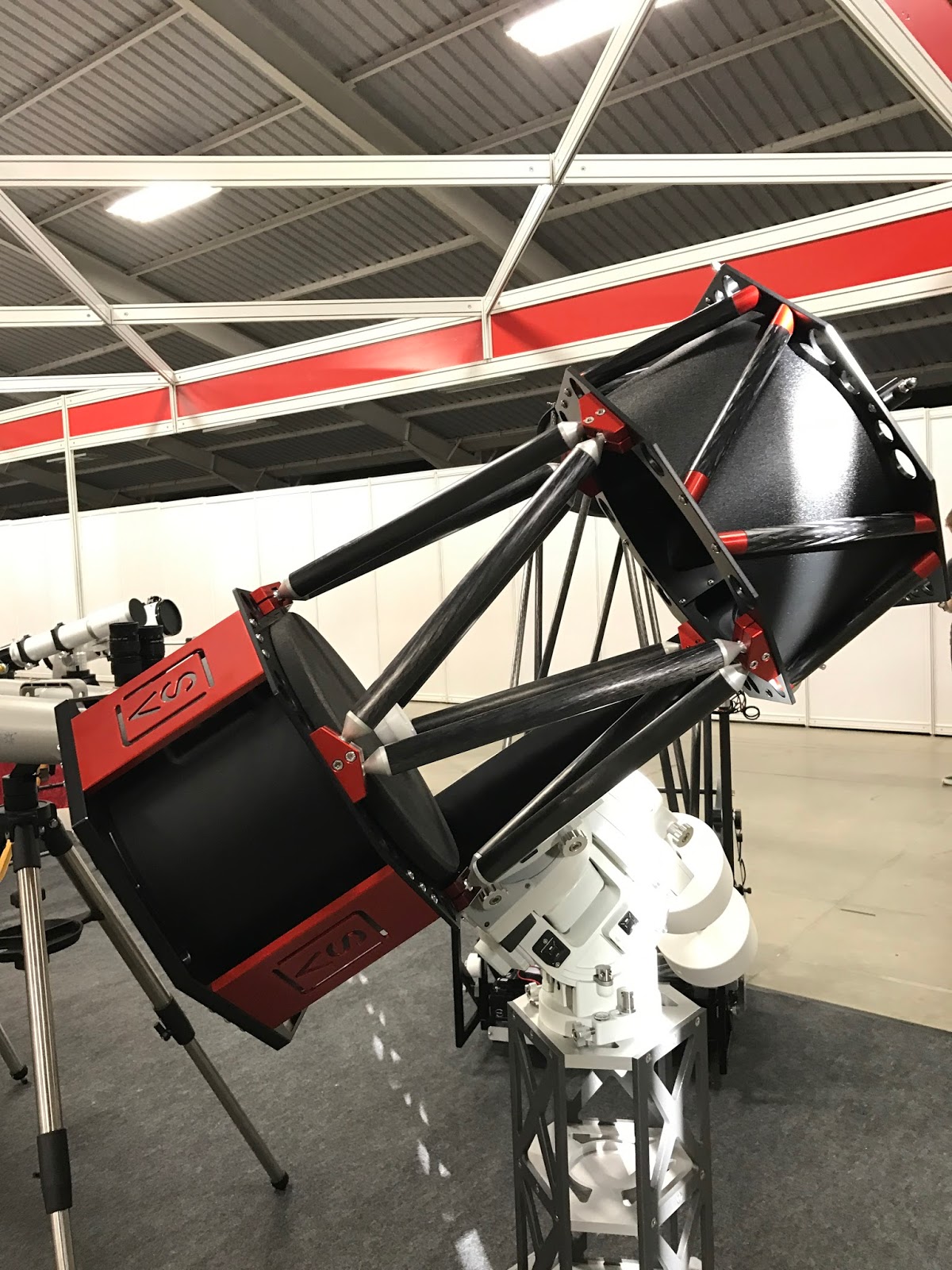 STELLARVIEW ET SKYVISION DEVELOPPEMENT: IAS 2016 UK