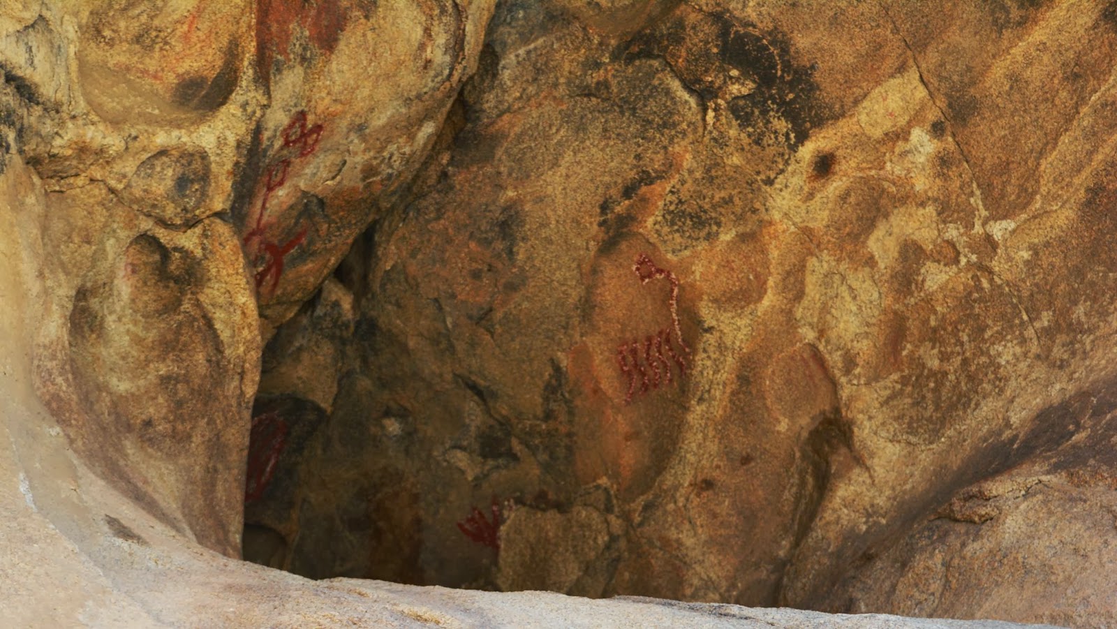 Patrick Tillett: Barker Dam and Disney Petroglyphs - Joshua Tree NP