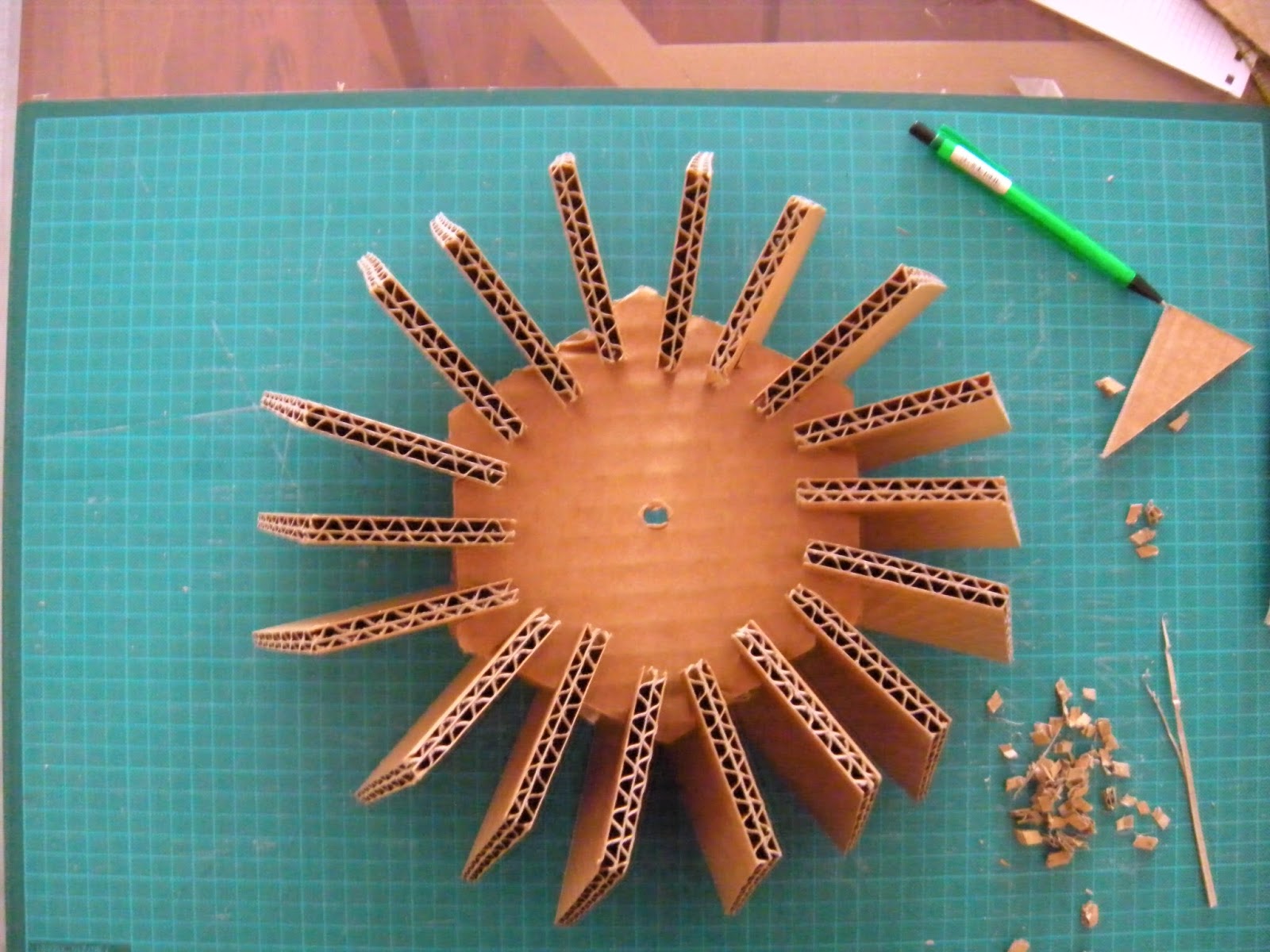 Quilts and Boxes: DIY cardboard lamp shade