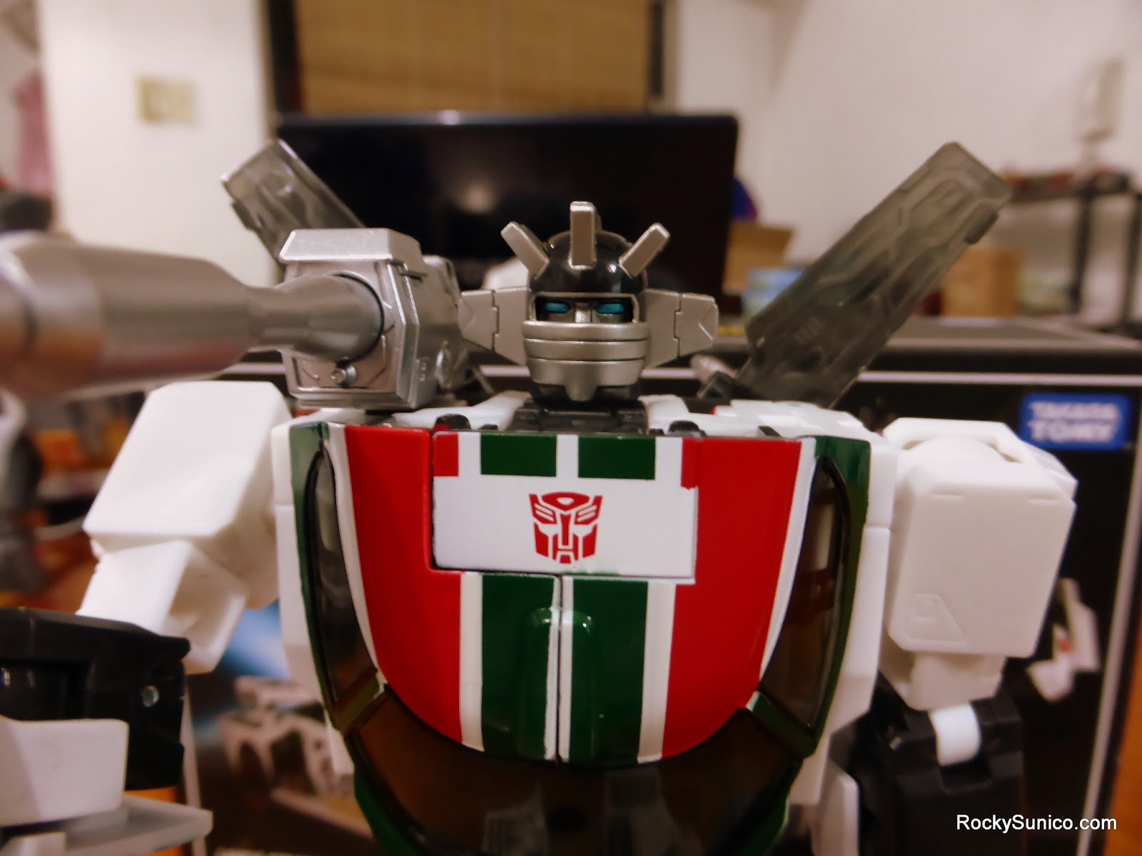 The Geeky Guide to Nearly Everything: [Transformers] Takara Masterpiece ...