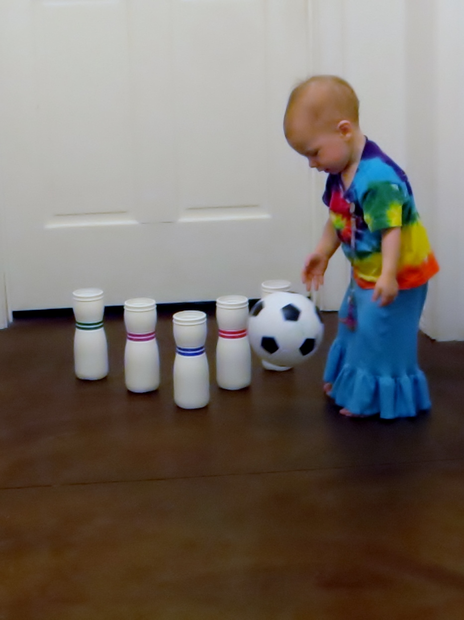 TheElegantArtist: DIY: Baby Bowling!