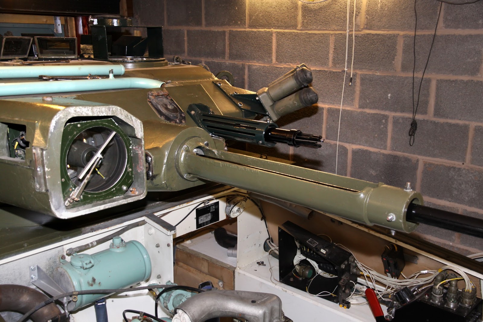 ALVIS SABRE - Restoration.: Rarden Cannon Installed (Main Gun)