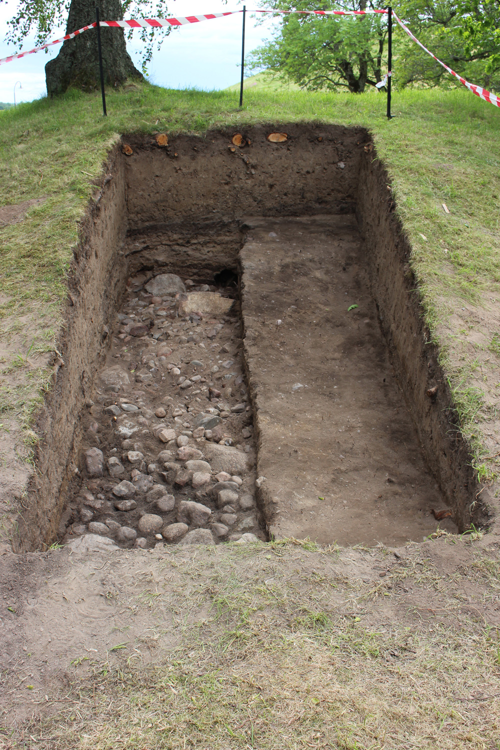 Gamla Uppsala - a mythical centre: A medieval ditch and a new great mound!