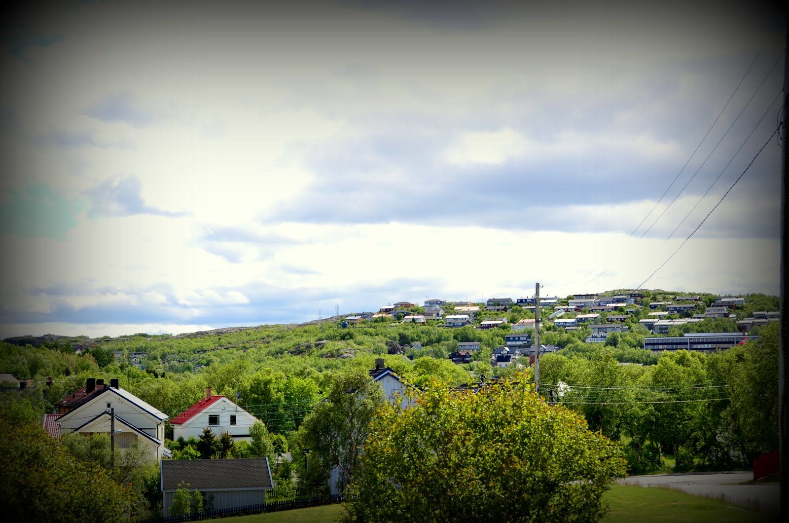 Toisella puolen lahden: Kirkkoniemi, Kirkenes.