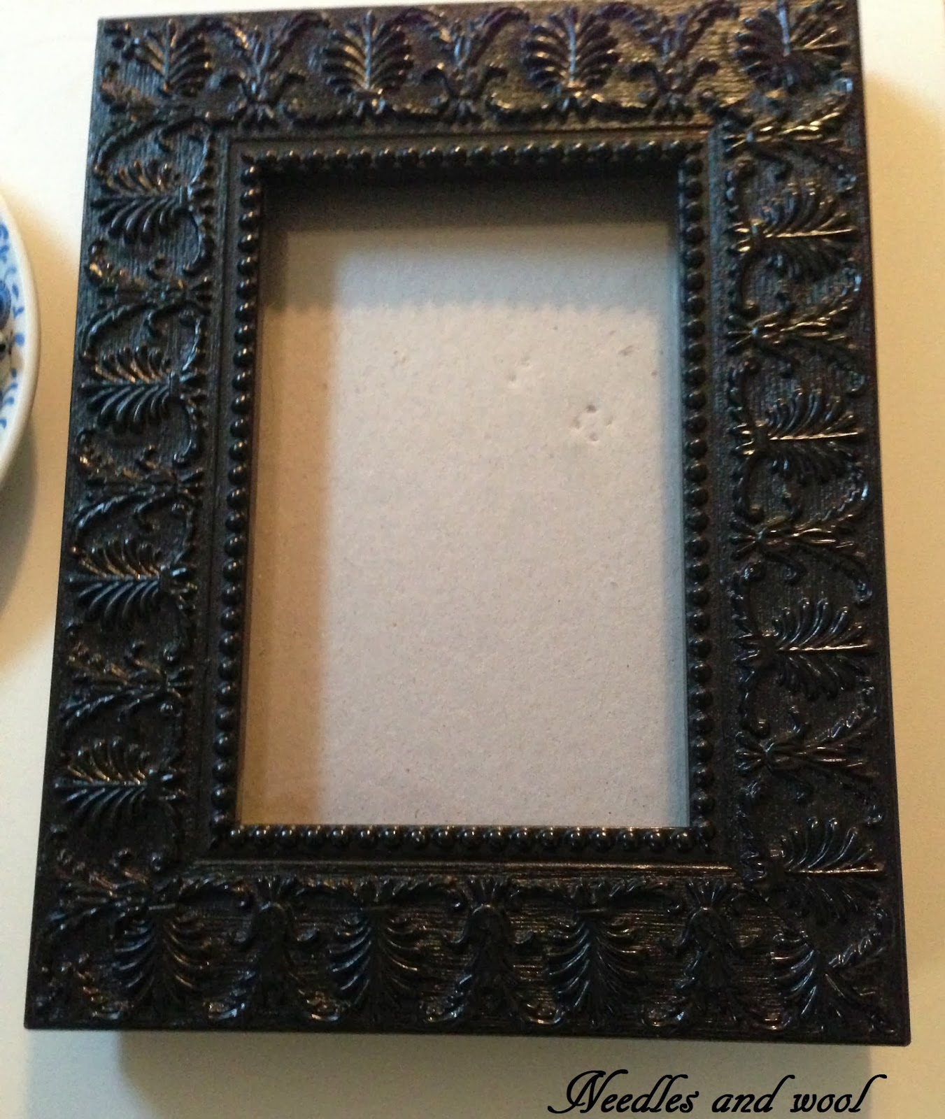 Needles and Wool: DIY: Push pin frame decor