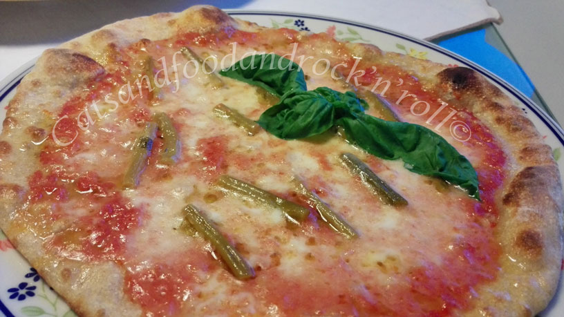 La pizza romana, sottile e scrocchiarella, di Silvia | Ricetta ed ...