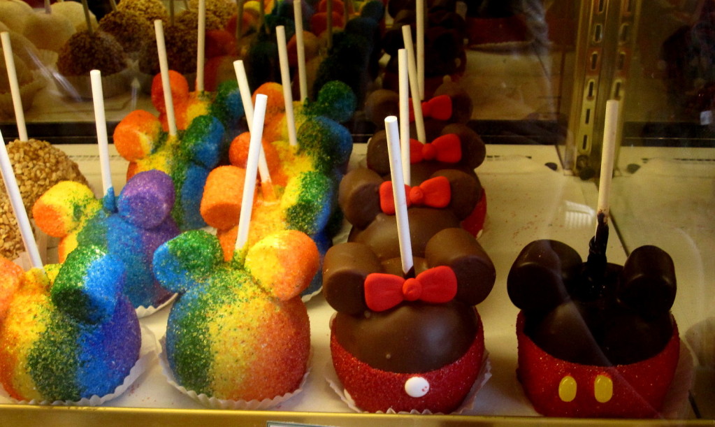 Love, Laughter and All Things Pretty: Mickey Mouse Caramel Apples
