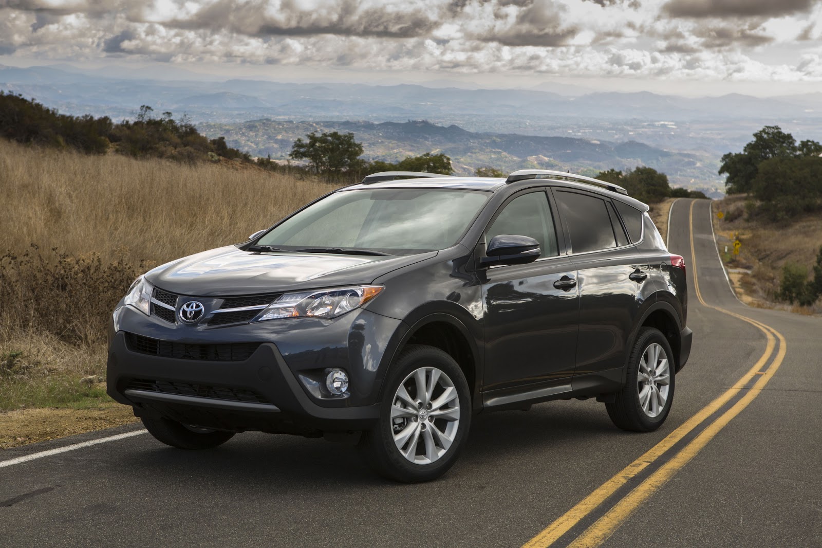 Presentan nueva Toyota RAV4 2013 | Empresarios Magazine