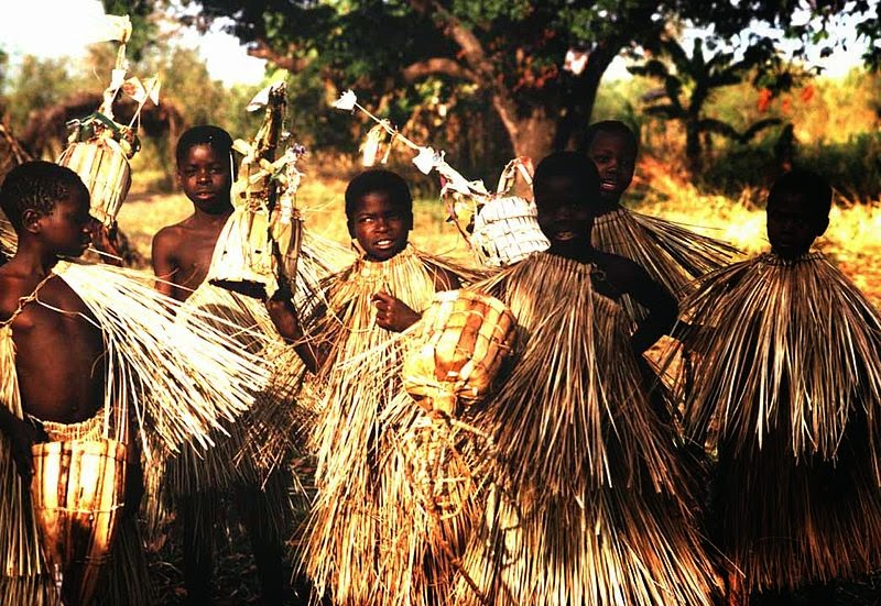 Okres ochronny na czarownice: Sandham Fran "Samotna wędrówka przez Afrykę"