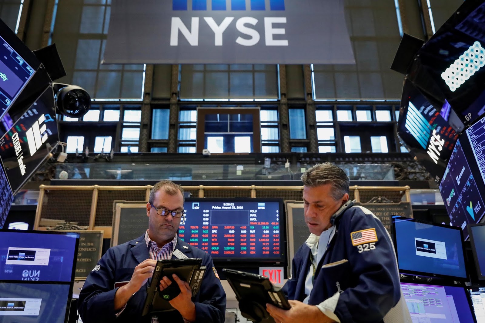 Stock Market: Wall Street Falls As Solid Jobs Report Boosts Bond Yields