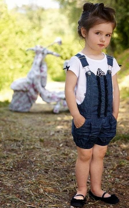 Cute baby girl modeling photo ~ Charming collection of Photos - Amusement