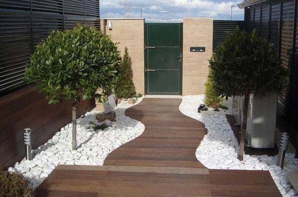 26 Cool Pebble Design Ideas for Your Courtyard | Garden Design