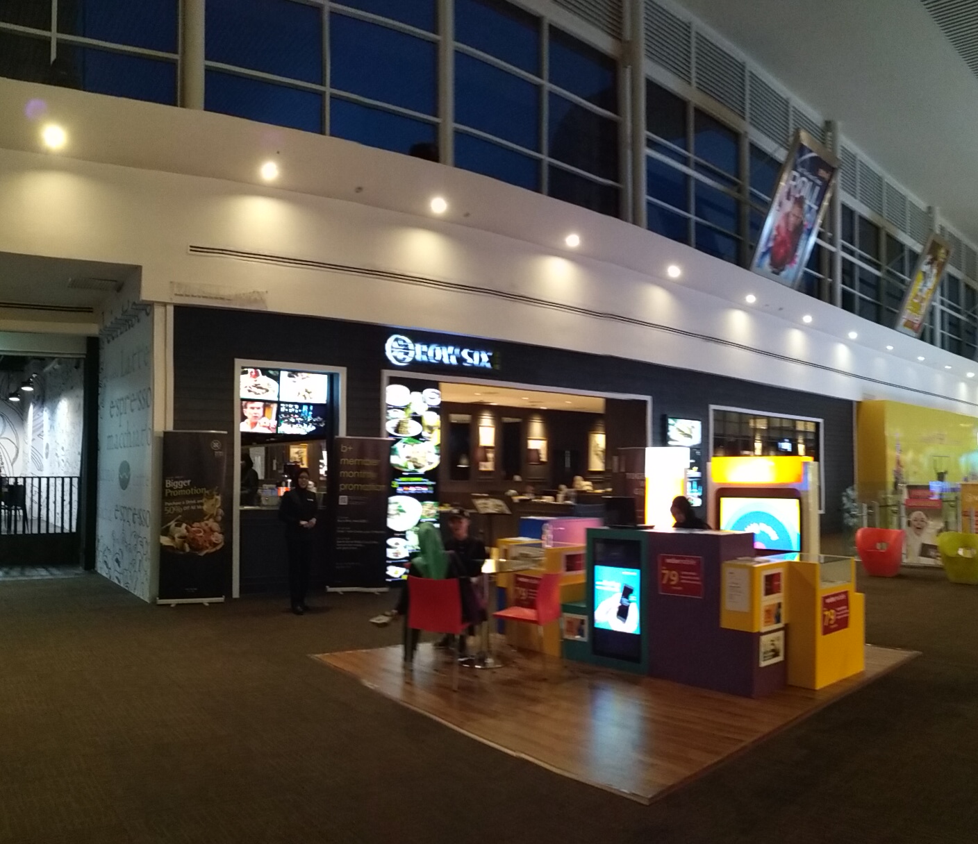 Thirteen Persona: ROW SIX Food Review!