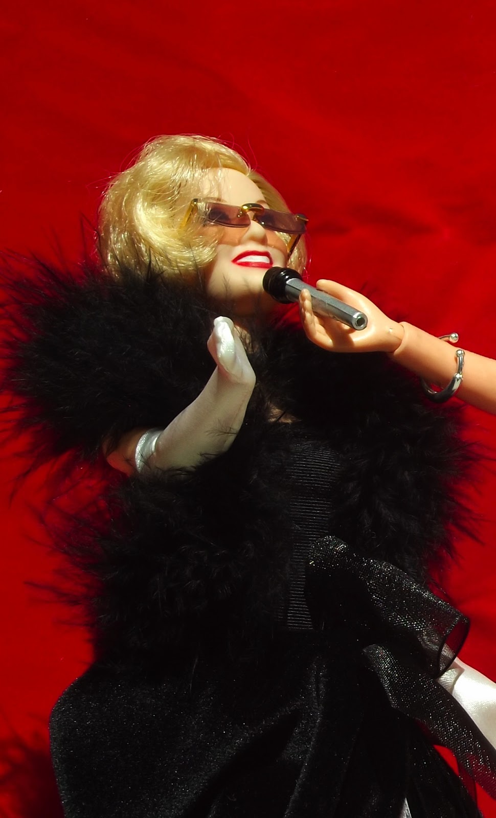 Chick Lit Central: Go-To-Gay: What A Doll!