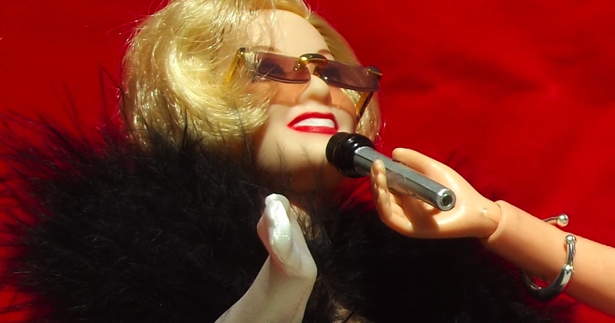 Chick Lit Central: Go-To-Gay: What A Doll!