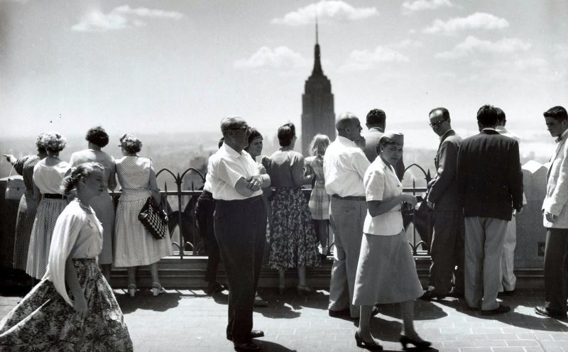 55 Fascinating Photos That Capture Street Scenes of New York City in ...