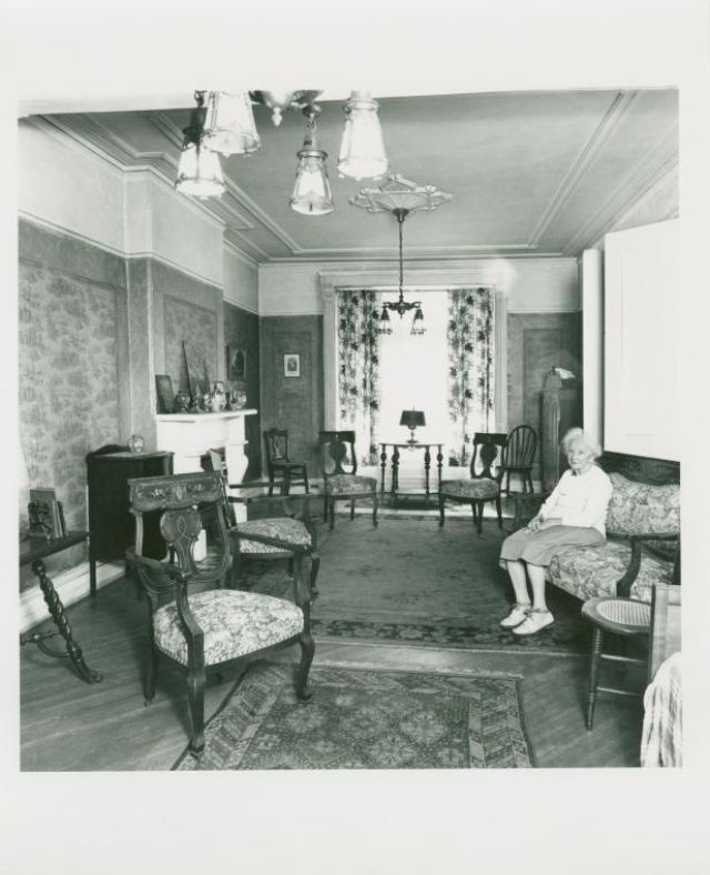 30 Black and White Polaroids Offer an Amazing Glimpse Inside Brooklyn ...