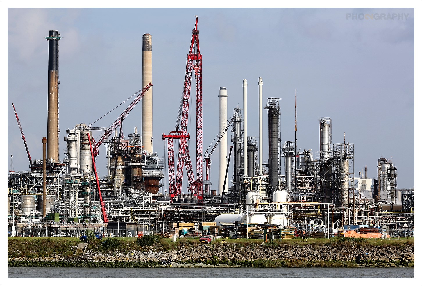 Fieggentrio: Hoogheden van Nederland: Schoorstenen van Shell Pernis ...