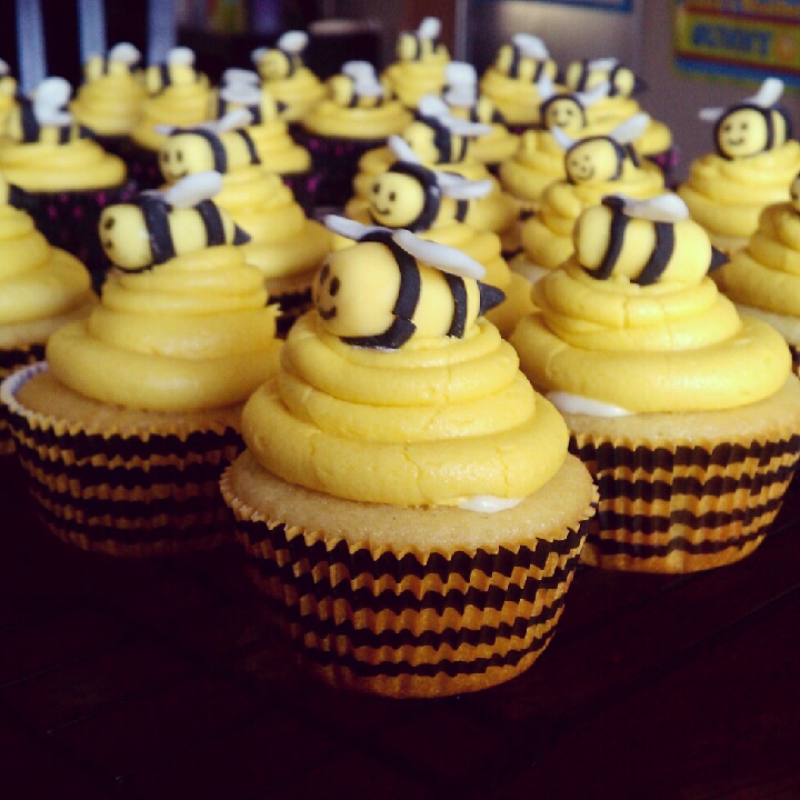 2 nuggets bakery: It's great to BEE one!