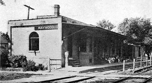 Dueling Kit Houses in Maywood