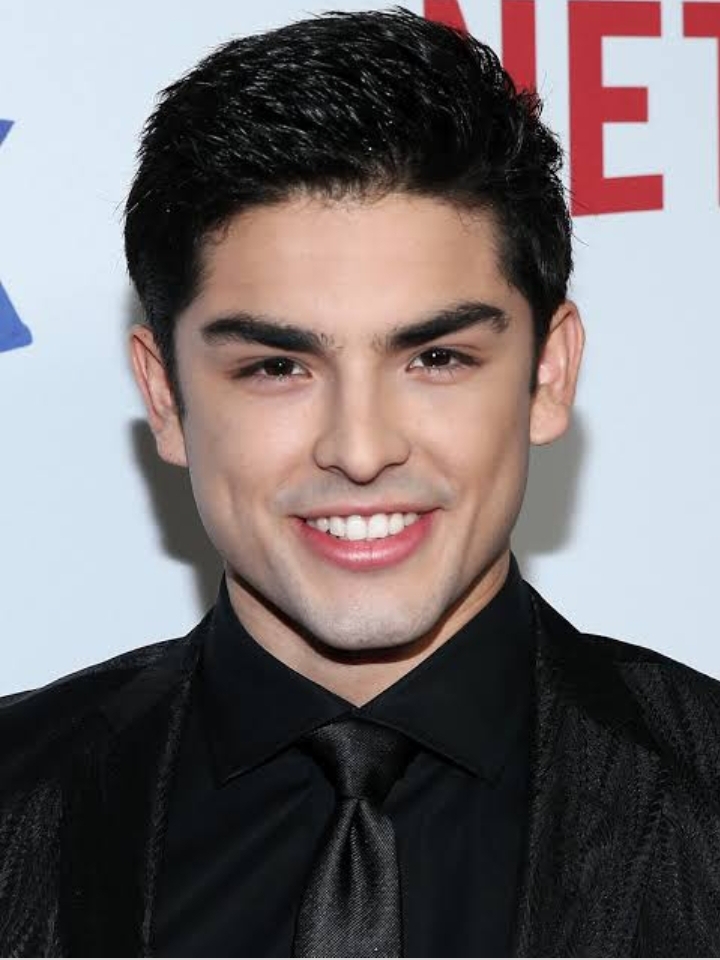 Los Ojos del Espectador: Diego Tinoco actor Americano de raíces latinas