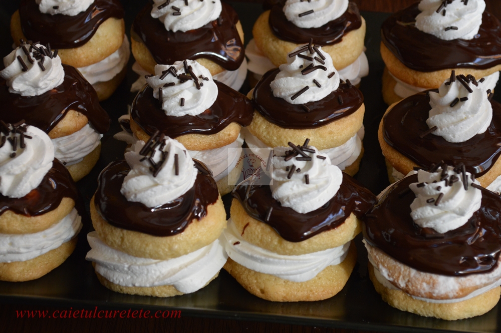 RETETE DE PRAJITURI - CAIETUL CU RETETE