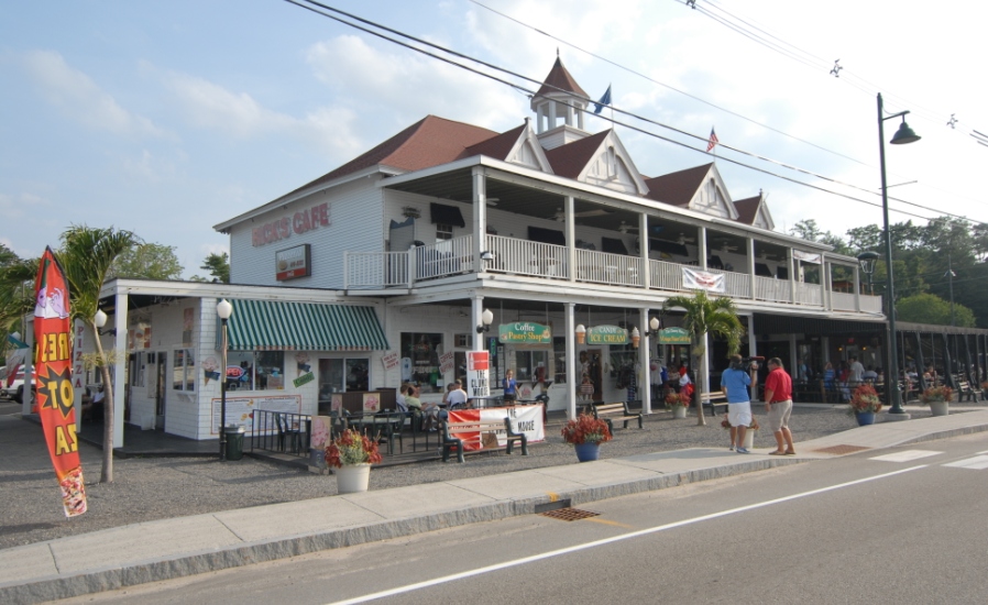 Trans World Travel: Why Not Celebrate this 4th of July at the Causeway in Naples Maine?