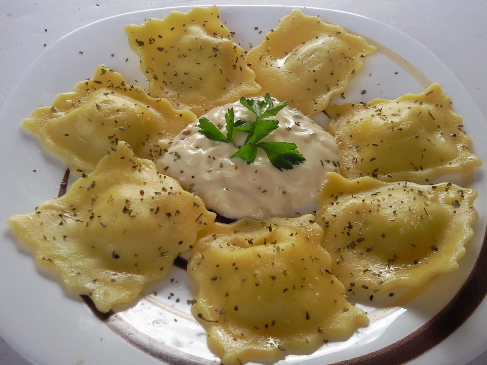 LAS RECETAS DE LAS MELLIZAS: RAVIOLIS RELLENOS DE QUESO CON SALSA TÁRTARA