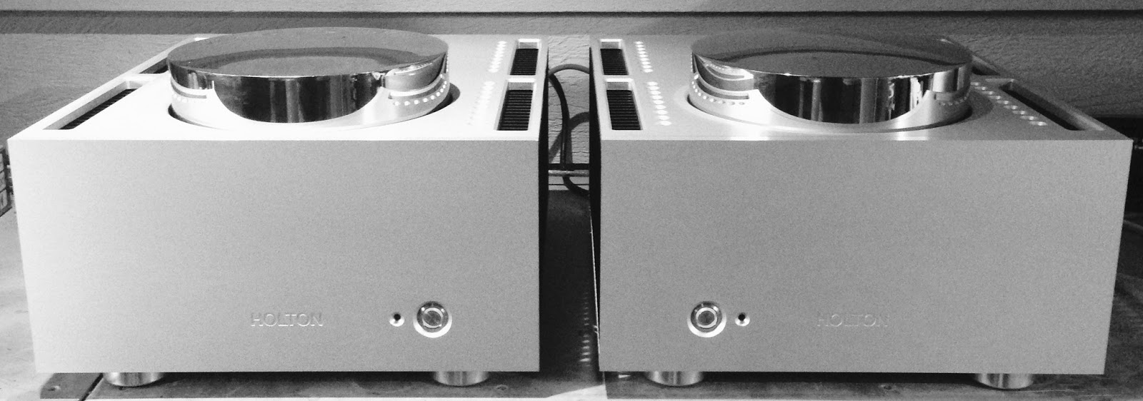 Holton Ex Nihilo – Power Mono Blocks – M & S | Ultimate High-Fidelity