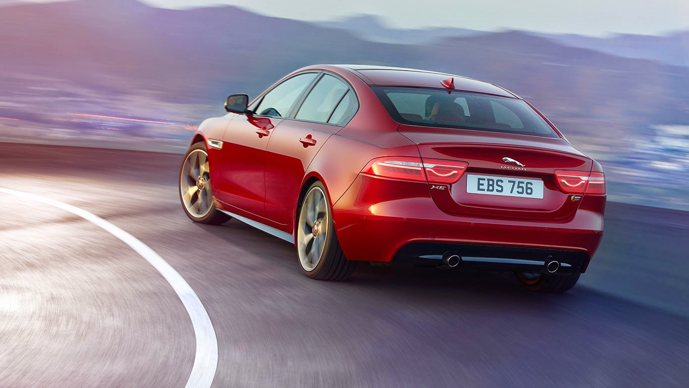 Italian Racing Red Jaguar XE picture wallpaper (1366 x 769 ) | HD Wallpaper