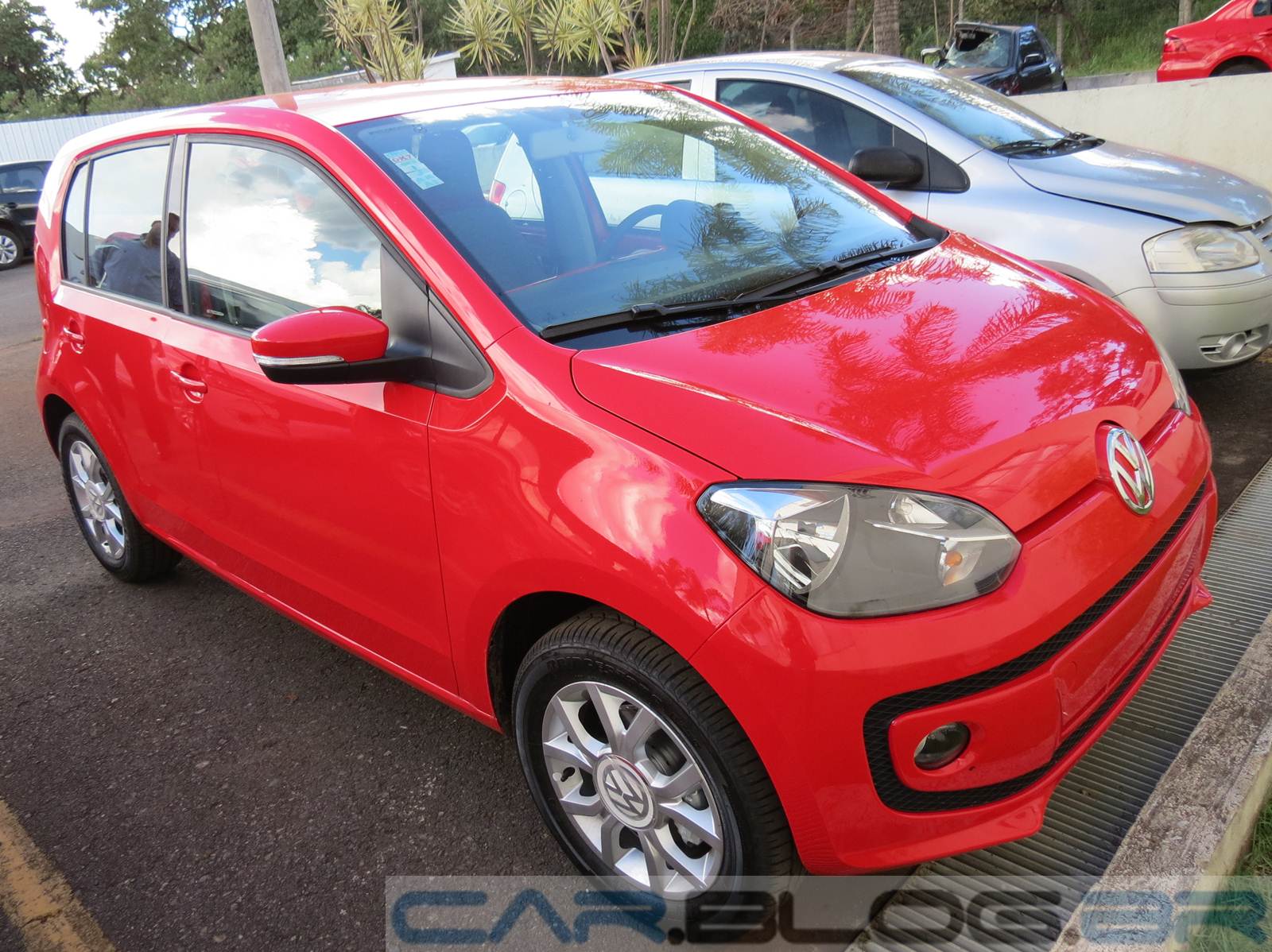 Volkswagen up! - detalhes do interior em fotos e vídeo