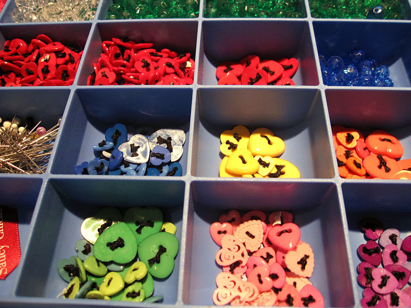 Createology: Stitching Thread Catchers...