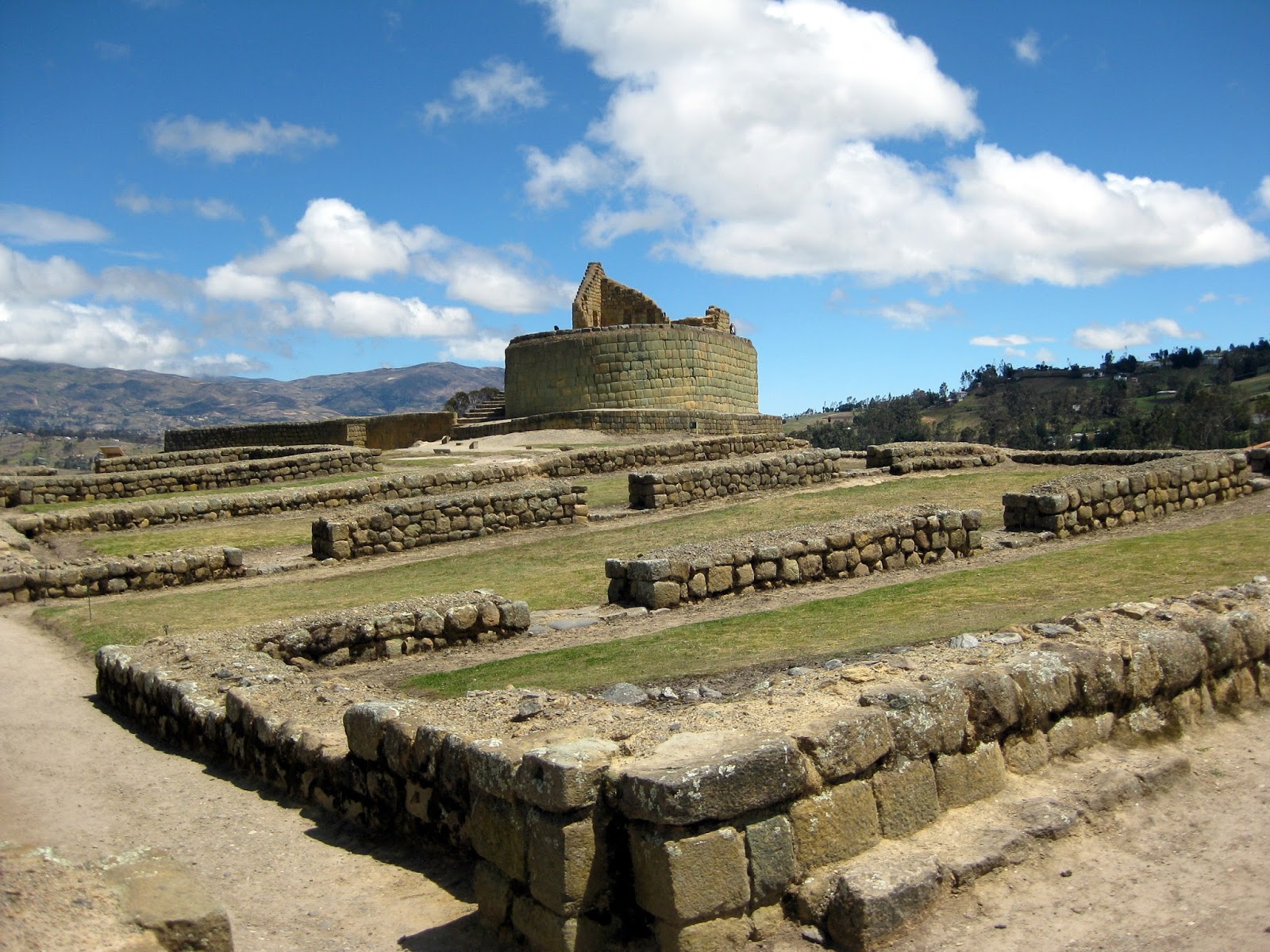 Dividindo a Bagagem: Ingapirca não é Machu Picchu!