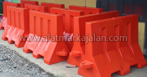 Water Road Barrier / Pembatas Jalan Isi Air - Bahan Fiber | Mesin ...