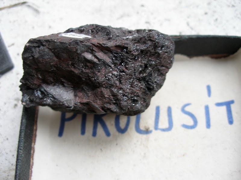 Jeoloji Mühendisliği Mineraloji Laboratuarı: Mineraller