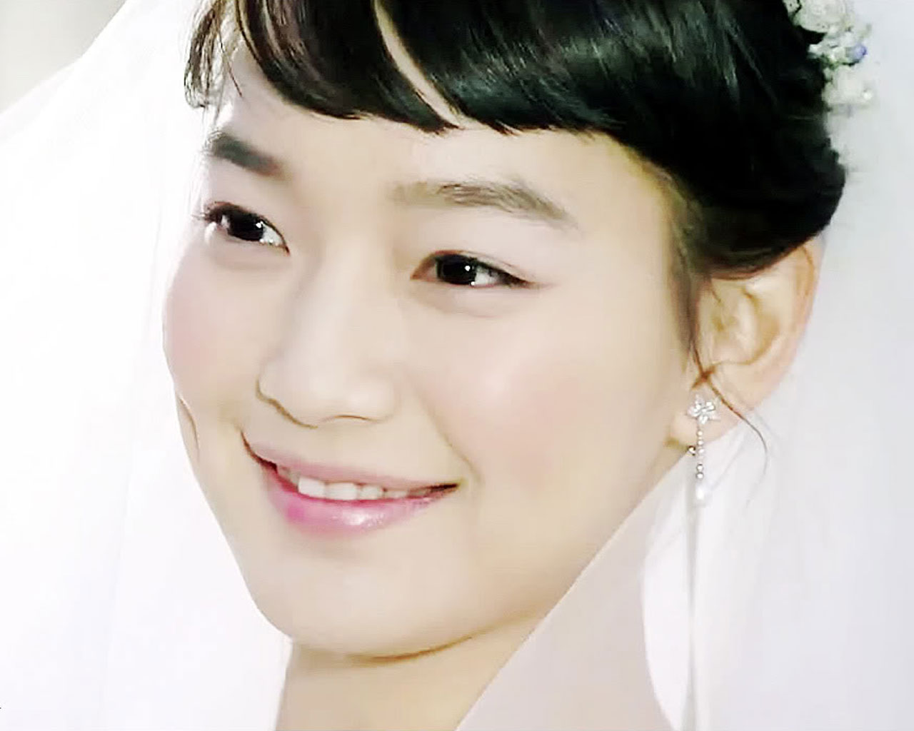 bh cewek: Profil dan biodata shin min ah