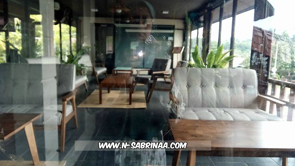 Tertarik hati dengan dekorasi dan ambience di Mama One Stop Bakery ...