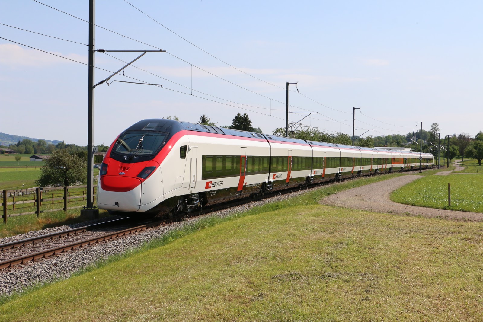 LA PASSION DU TRAIN: RABe 501 en Suisse ,Première course d'une rame par ...