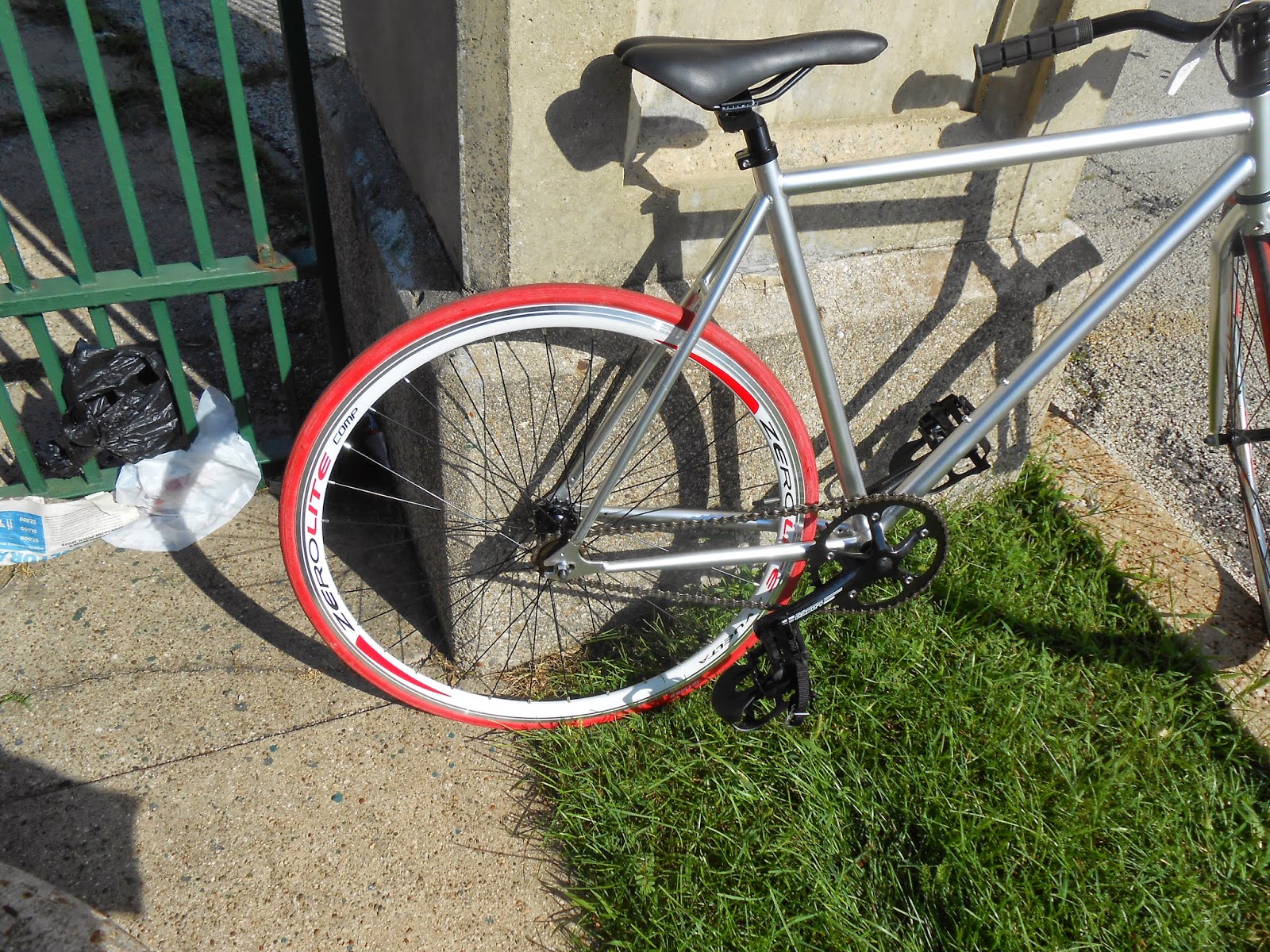 Chicago Bikes: Silver Single Speed/Fixie with Chrome wheels, and Red ...