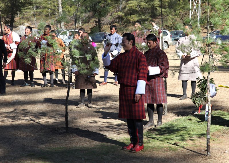 Bhutantoday: Bhutan - His Majesty joins Haaps to celebrate Lomba