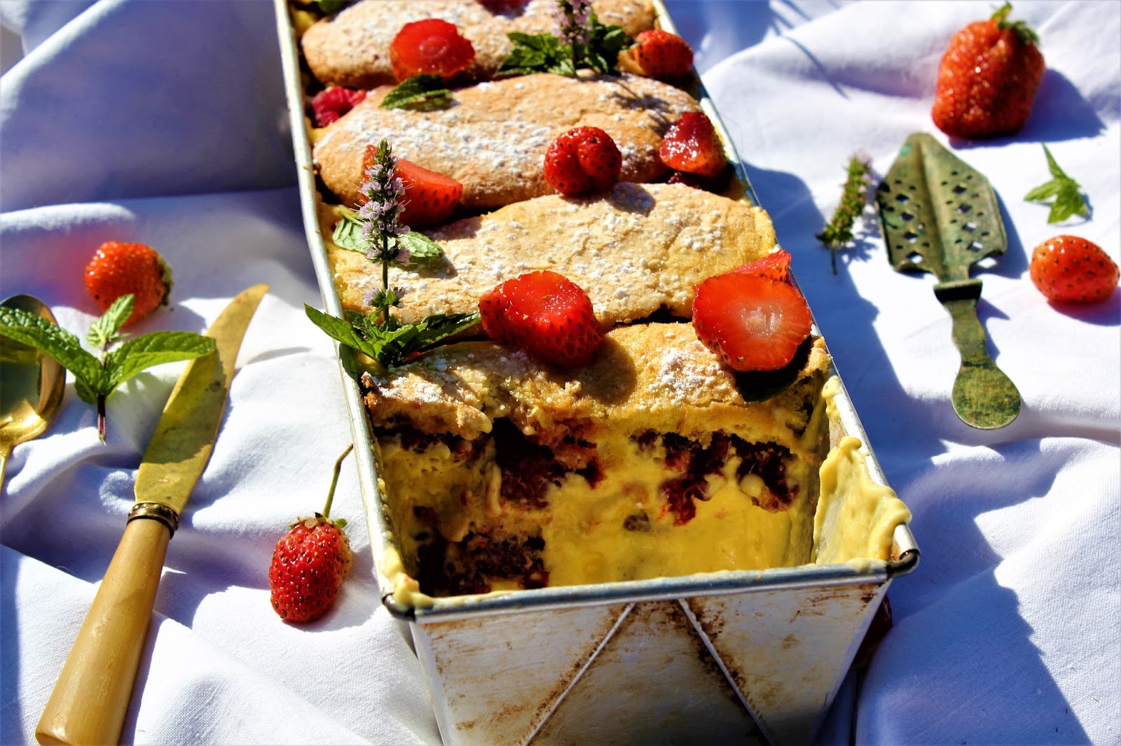 Tiramisu aux fruits rouges {Biscuits cuillères maison}