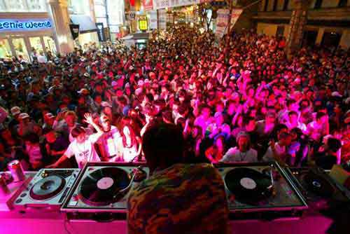 DJ Enzo Soccavo Official Website: Discoteche e locali di Napoli. Balli ...