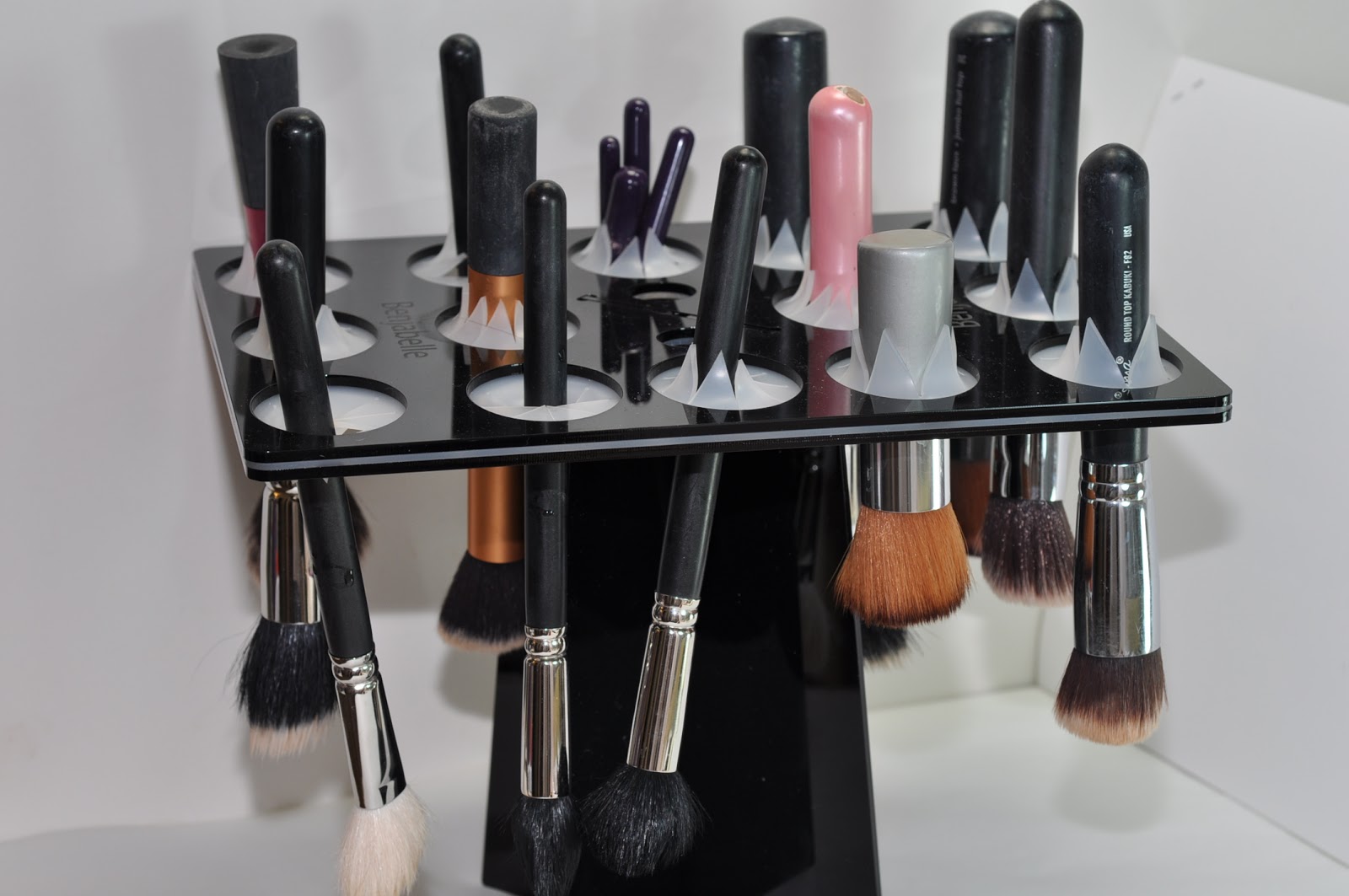 Benjabelle Makeup Brush Tree Mini Review - The Shades Of U
