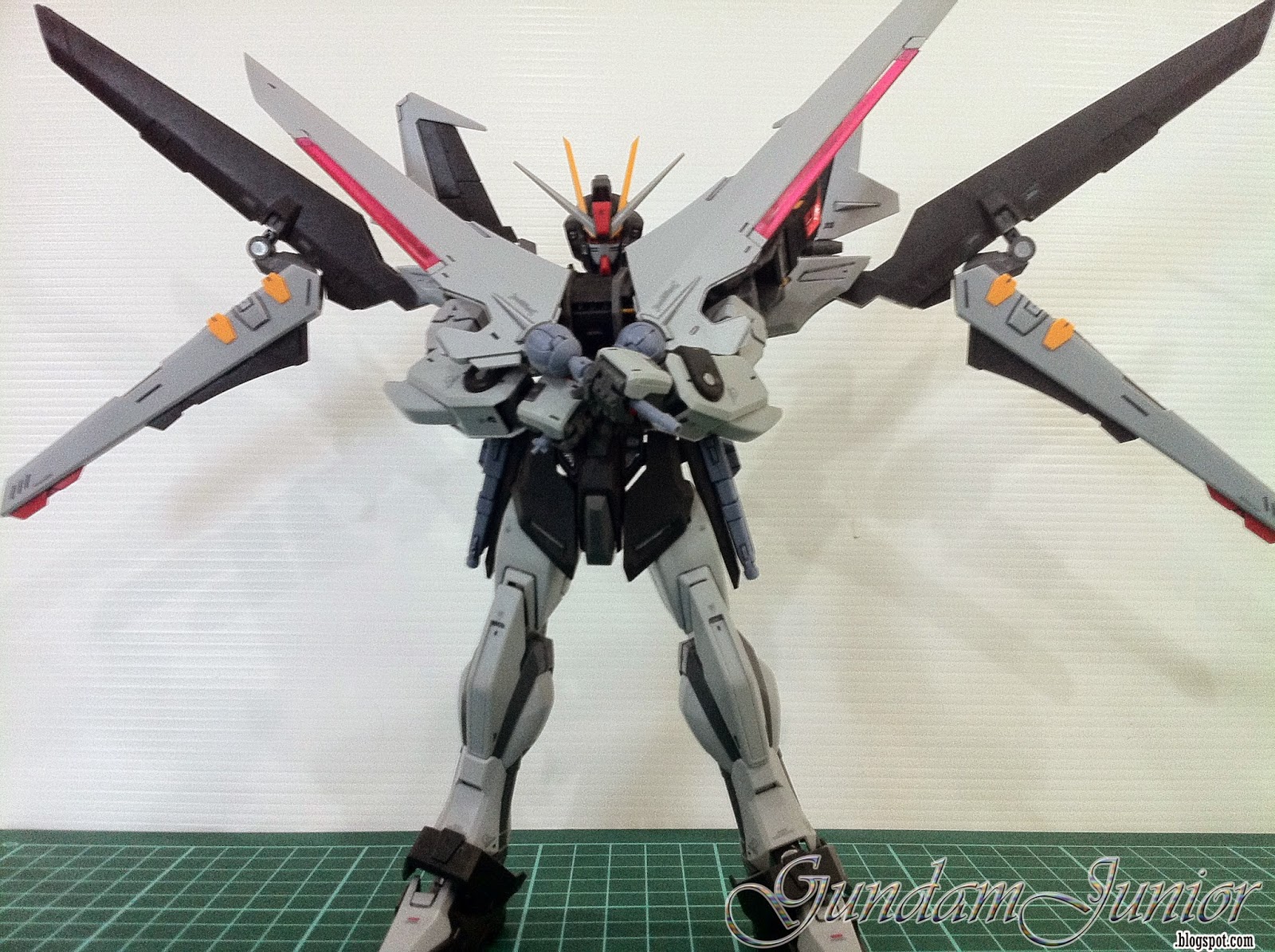 Gundam Me: MG Strike Noir