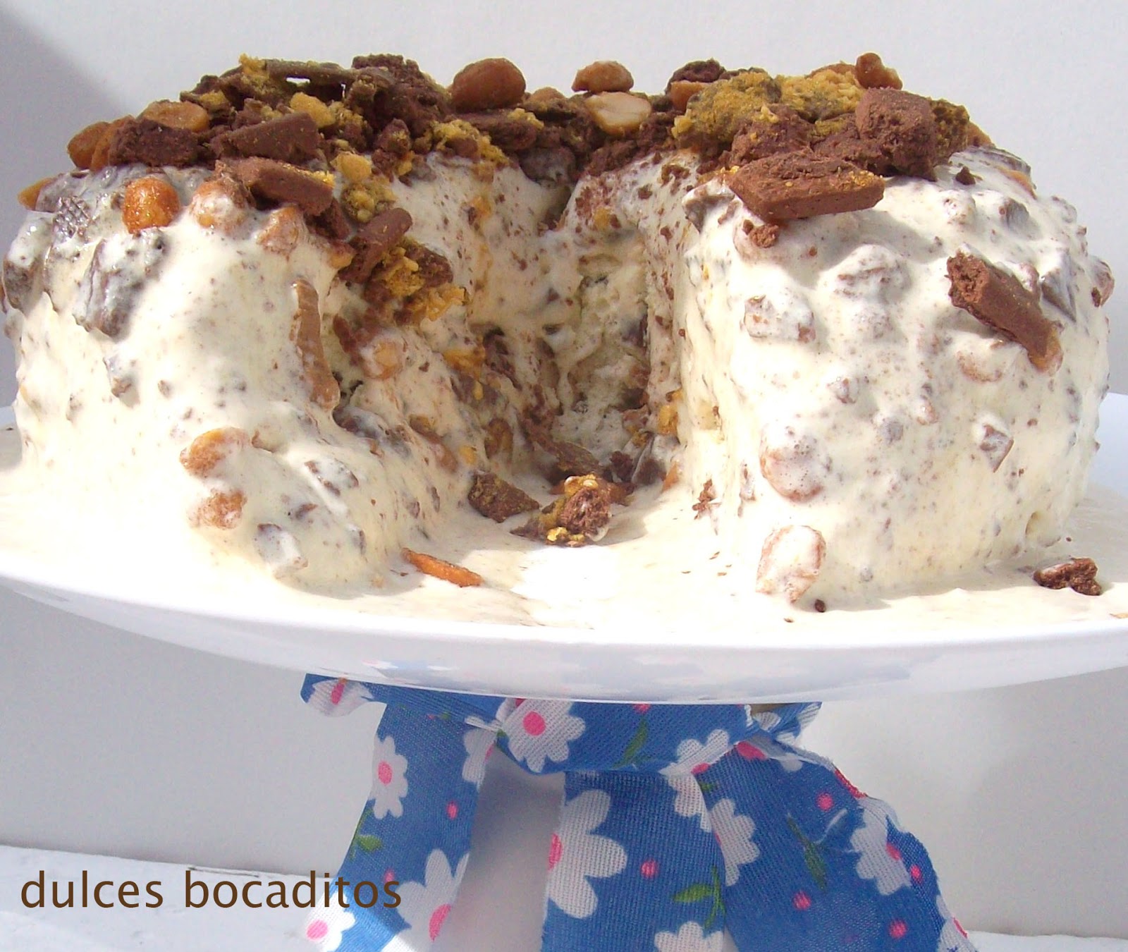 RECETAS PARA ENAMORAR Y DULCES BOCADITOS: PASTEL HELADO