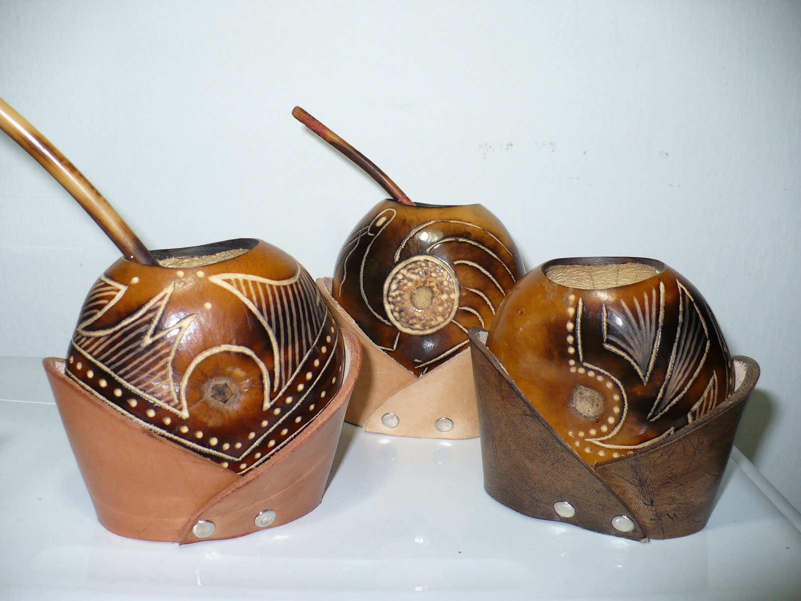 ANDAIRES. matesartesanales: Porongos y mates tallados con virola de alpaca