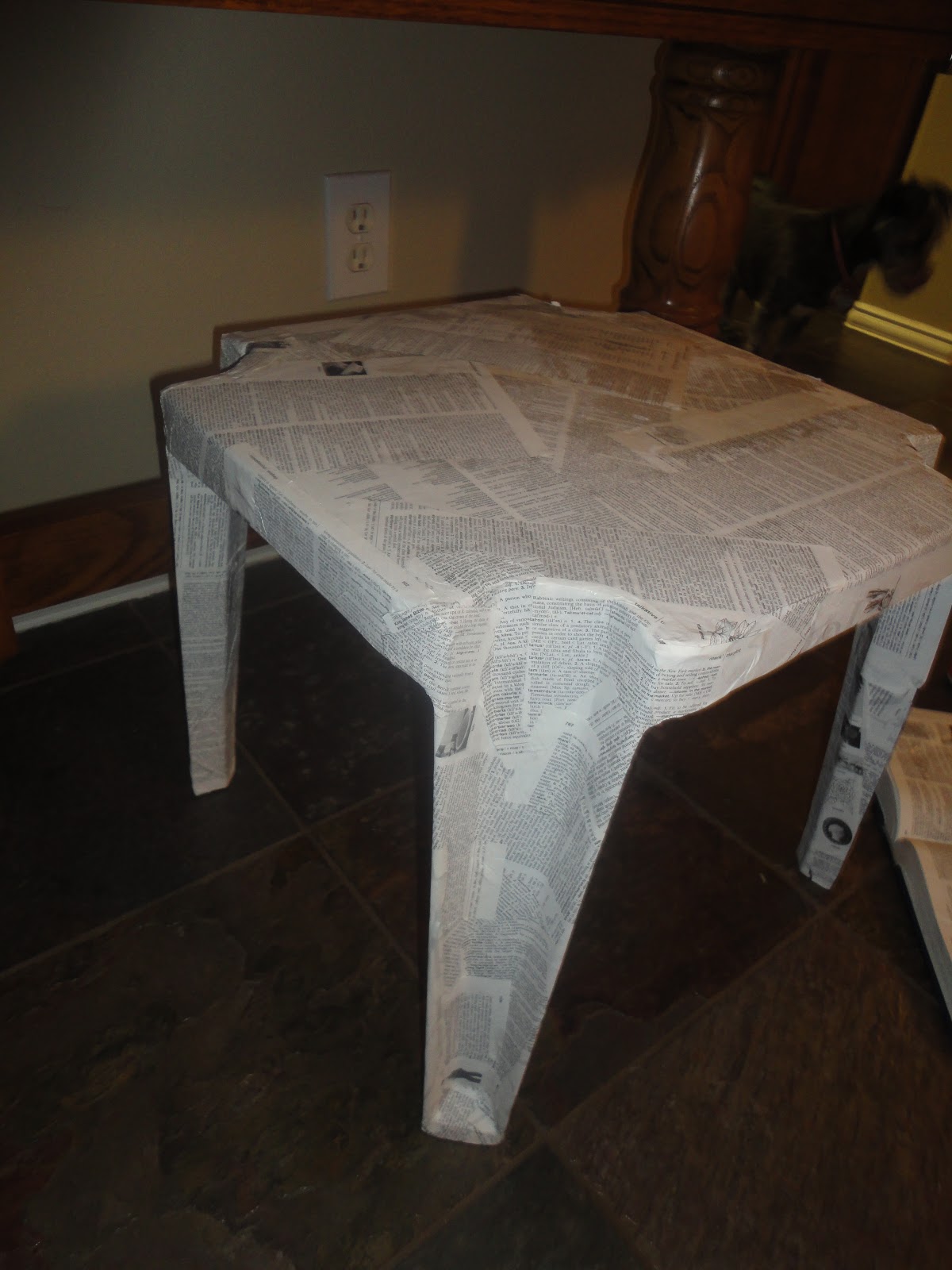 I Shoulda Turned Left: My old patio table - A modge podge makeover.