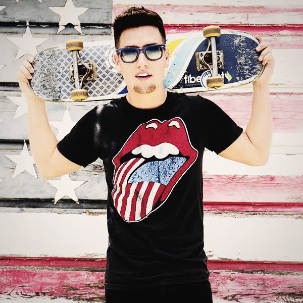 Notícias sobre Logan Henderson: Photoshoot LH