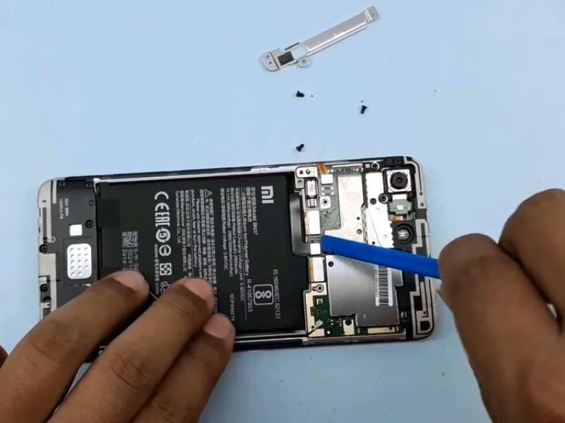 Cara Membuka Casing Belakang dan Mengganti Baterai Xiaomi Redmi 6A ...
