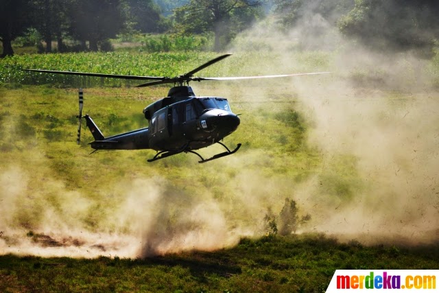 Garuda Militer: [Latgab 2014] Manuver helikopter Bell 412 di Latgab TNI
